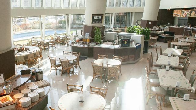 Buffet Restaurant Hapuna / Sapporo Prince Hotel - Restaurant Guide ...